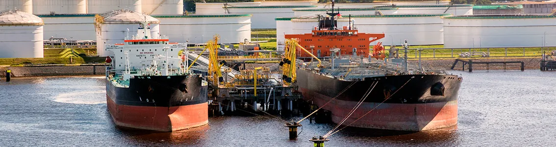 Safe mooring advisory services for compliance and risk management