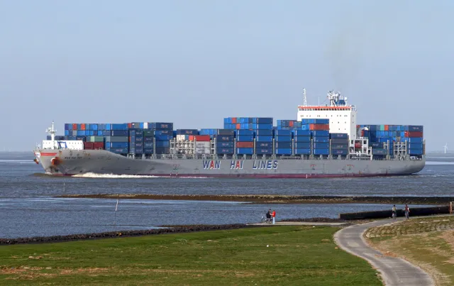 Digitalization and cyber security in container shipping